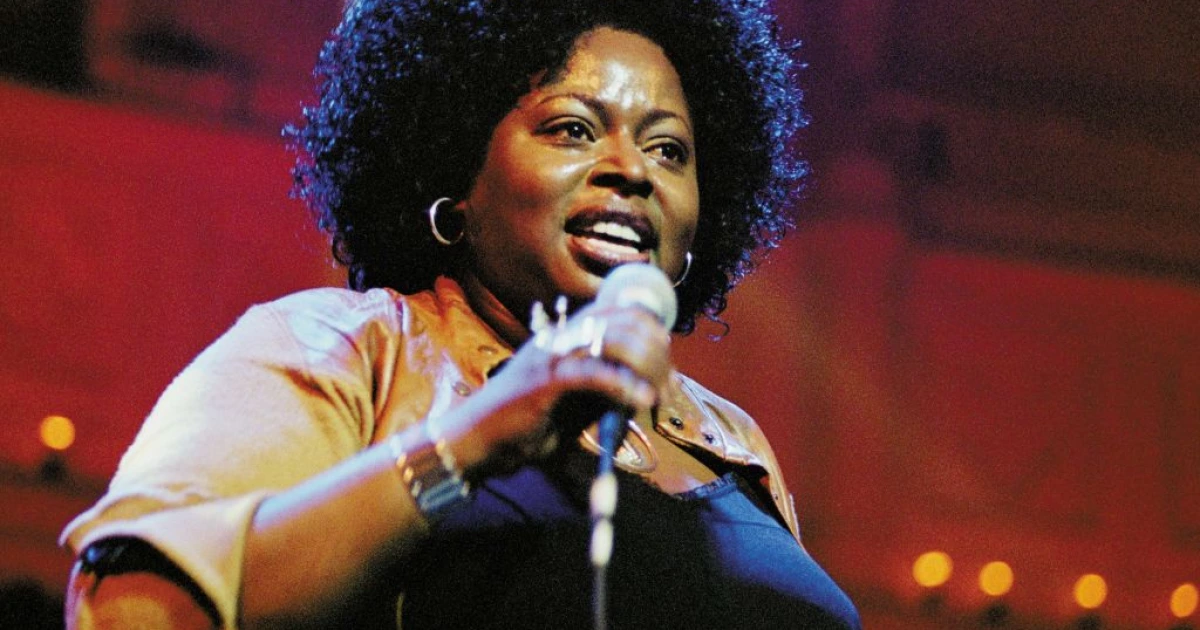 Angie Stone, R&B Icon and Neo-Soul Trailblazer, Dies at 63 - EBONY