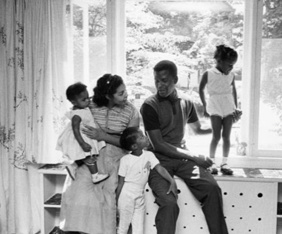 Photo Essay: The Family of Sidney Poitier Remembers the Man and His ...