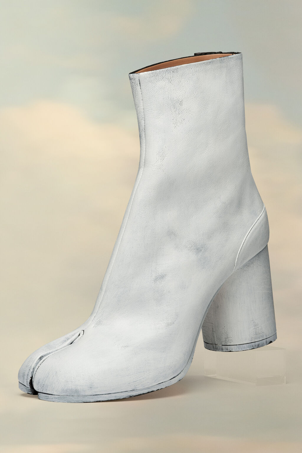Black Twitter Reacts: Thief story of Maison Margiela Tabi Shoes