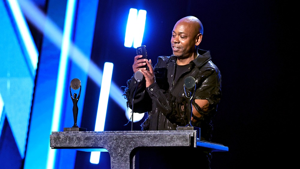 Get Ready to Lock Up Your Tech: Dave Chappelle Is Back On Tour