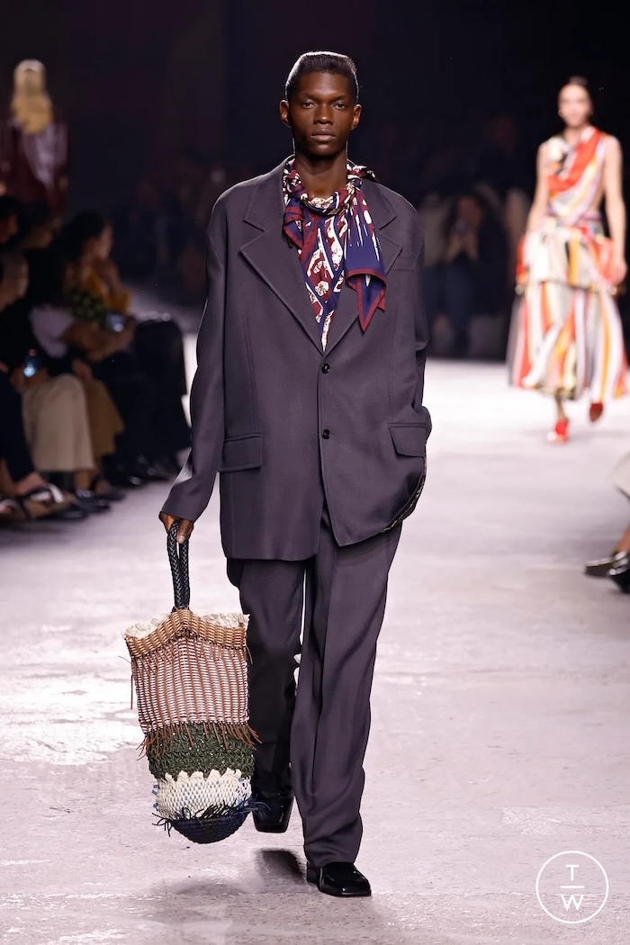 Big Bags, Bigger Statements: The Return of Early 2000s Oversized Luxury ...